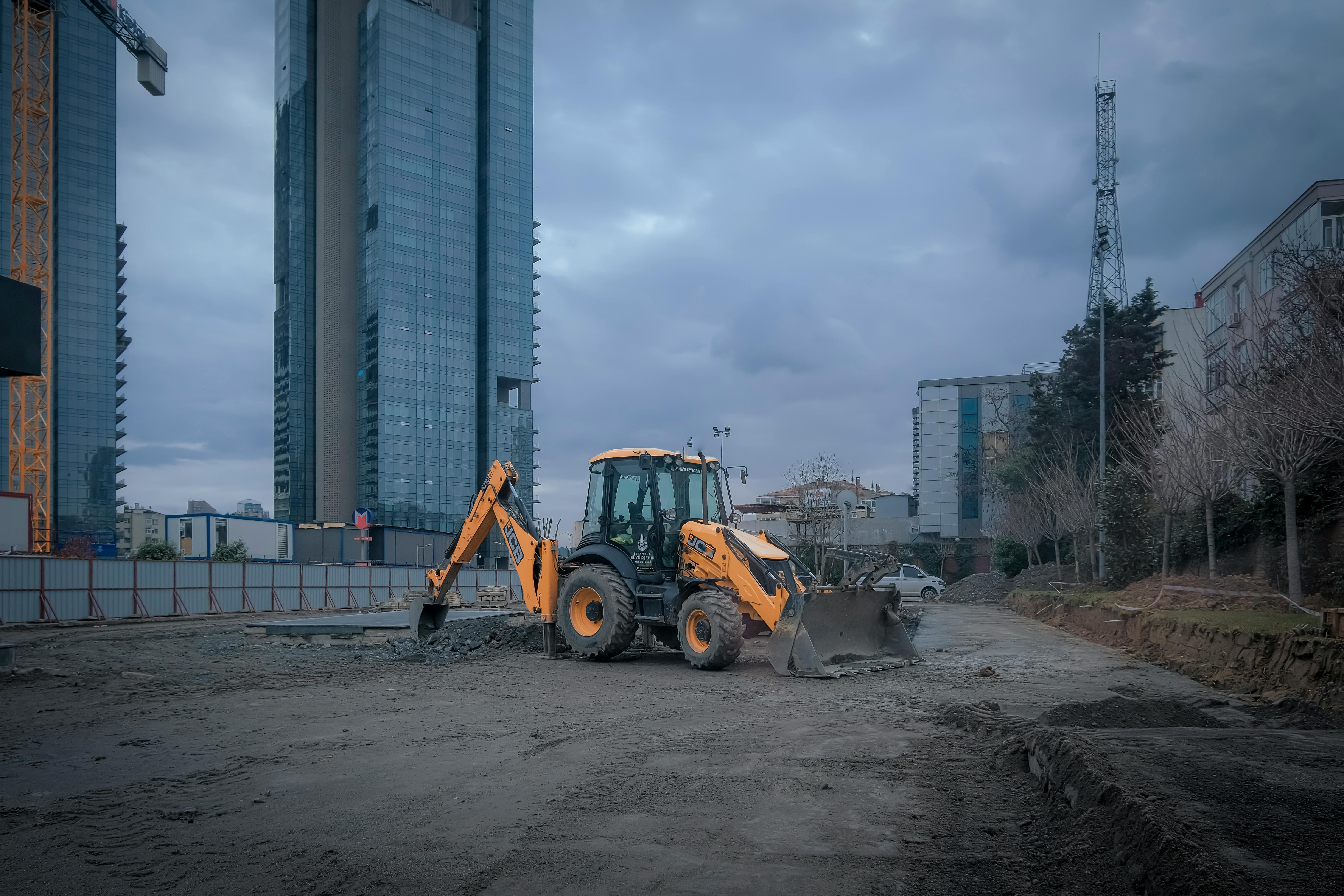 Affordable and Safe Backhoe Transport Service | Move Cars
